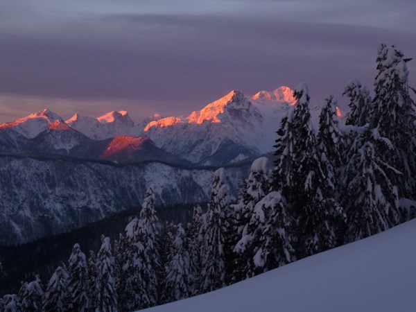 Varno v objem zimskih gora